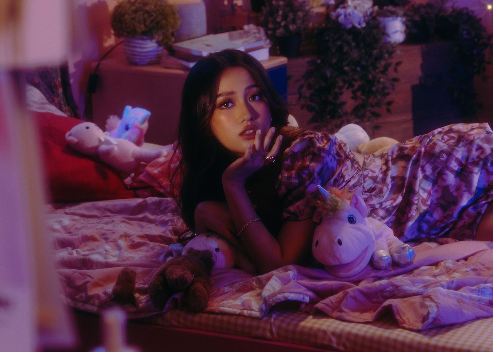 Jolianne's "Plain Girl" EP: A Raw and Honest Coming-of-Age Story | Techno Rush